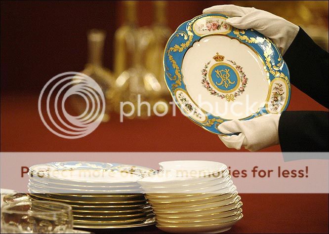 RoyalDish - Royal Dish! er... Plates (and friends)! - page 1